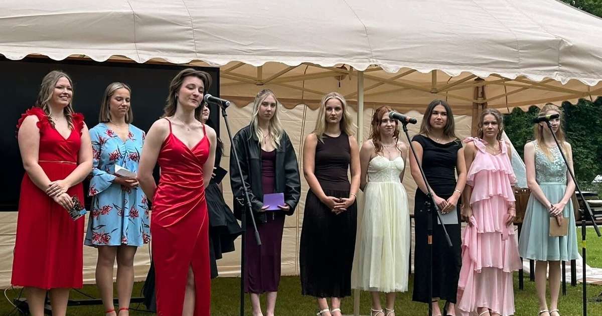 Izlaiduma mode 2025: Elegance ar personības piesitienu | Jelgavniekiem.lv